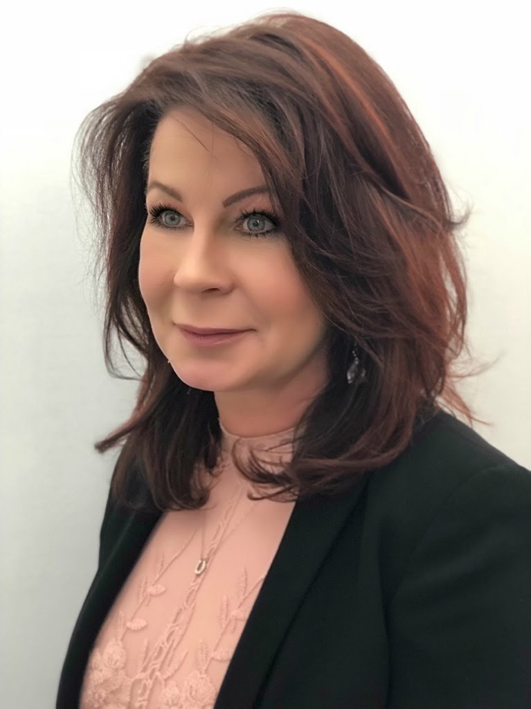 Lisa Saunders - Studio G Salon